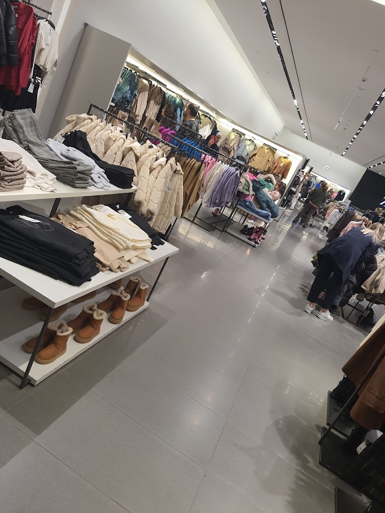 Biggest Zara In Istanbul - Zara Outlet Istanbul