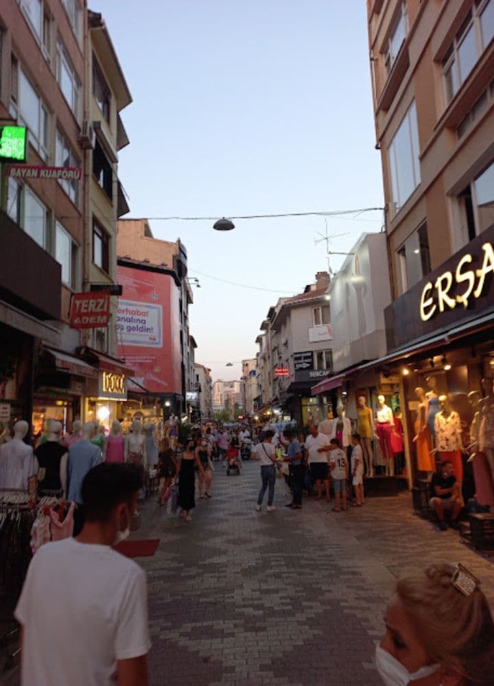 The Secret of a Cheap Clothing Alley in Istanbul