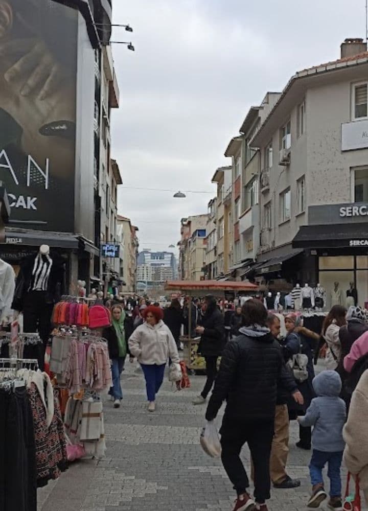 The Secret of a Cheap Clothing Alley in Istanbul
