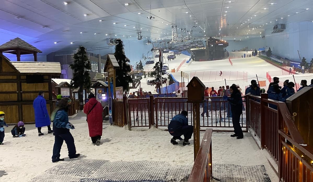4 Dangerous Activities You Should Avoid in Ski Emirates Mall ...