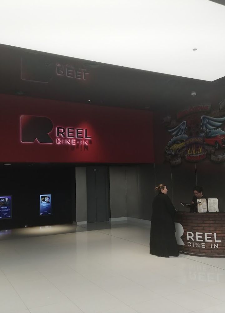 Dubai Mall Cinema: The Perfect Place for a Romantic Date