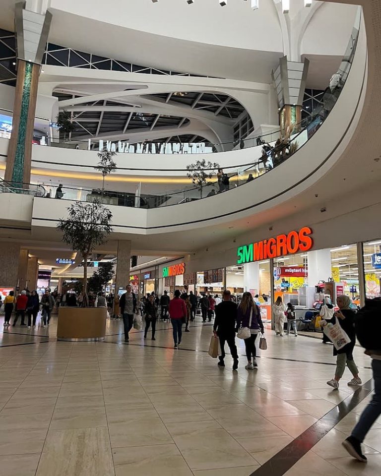 What Is The Biggest Mall In Istanbul? | Location + Pictures