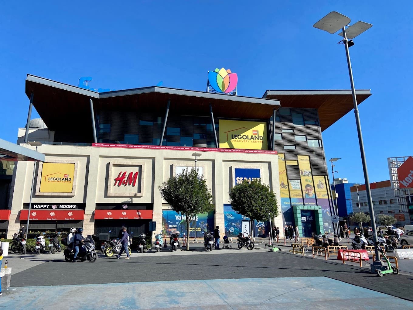 Forum Istanbul Shopping Center | Stores List + Entertainment